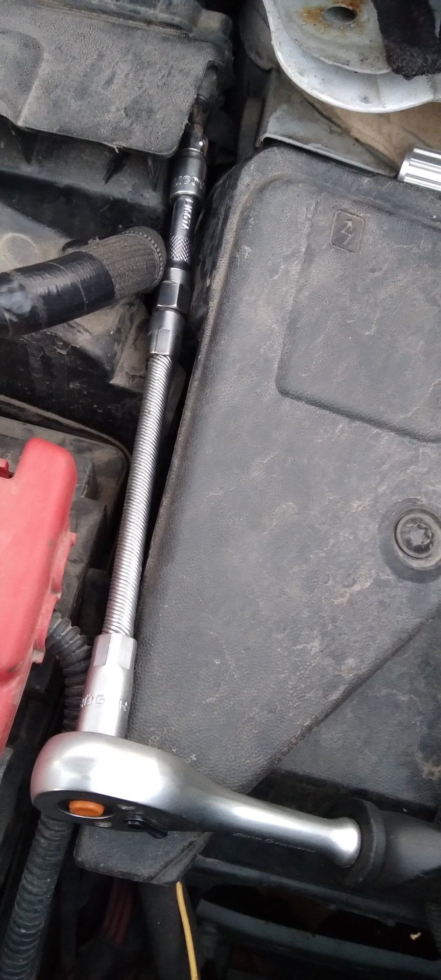 Замена воздушного фильтра. — Renault Kangoo (2013), 1,5 л, 2016 года ...