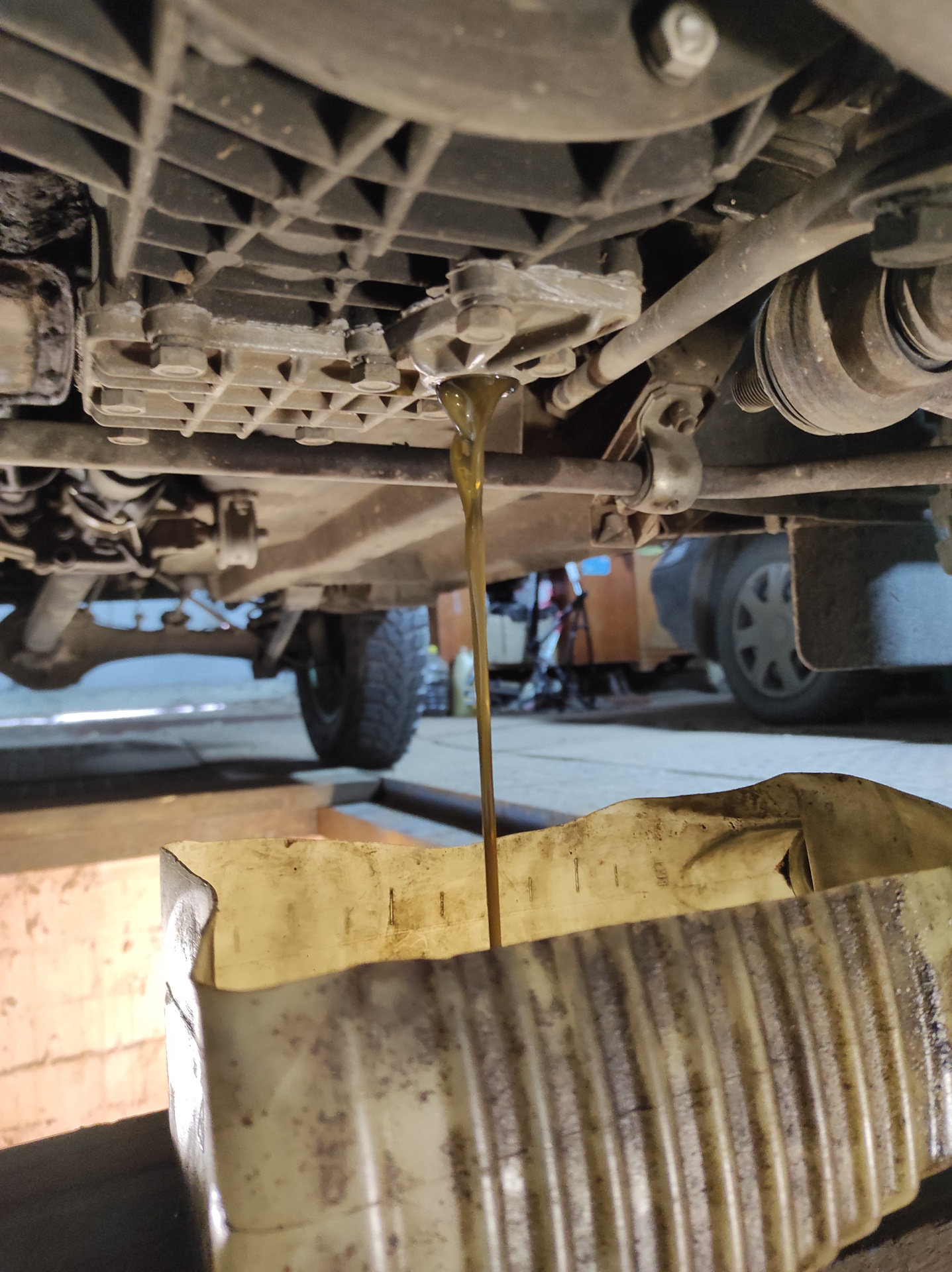 Замена масла в переднем редукторе. Экспедиционная канистра — Lada 4x4 ...