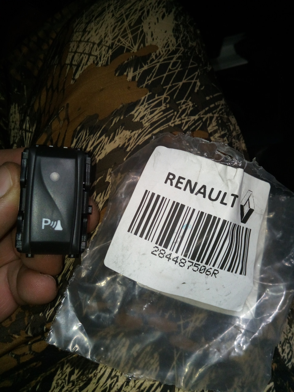 284487506R Выключатель системы контроля п RENAULT | Запчасти на DRIVE2