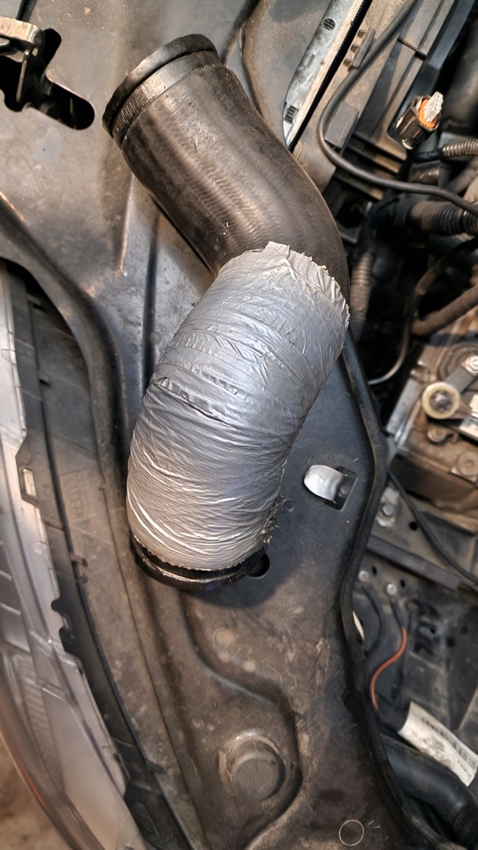 Замена патрубков интеркулера — Volvo XC70 III, 2,4 л, 2014 года ...