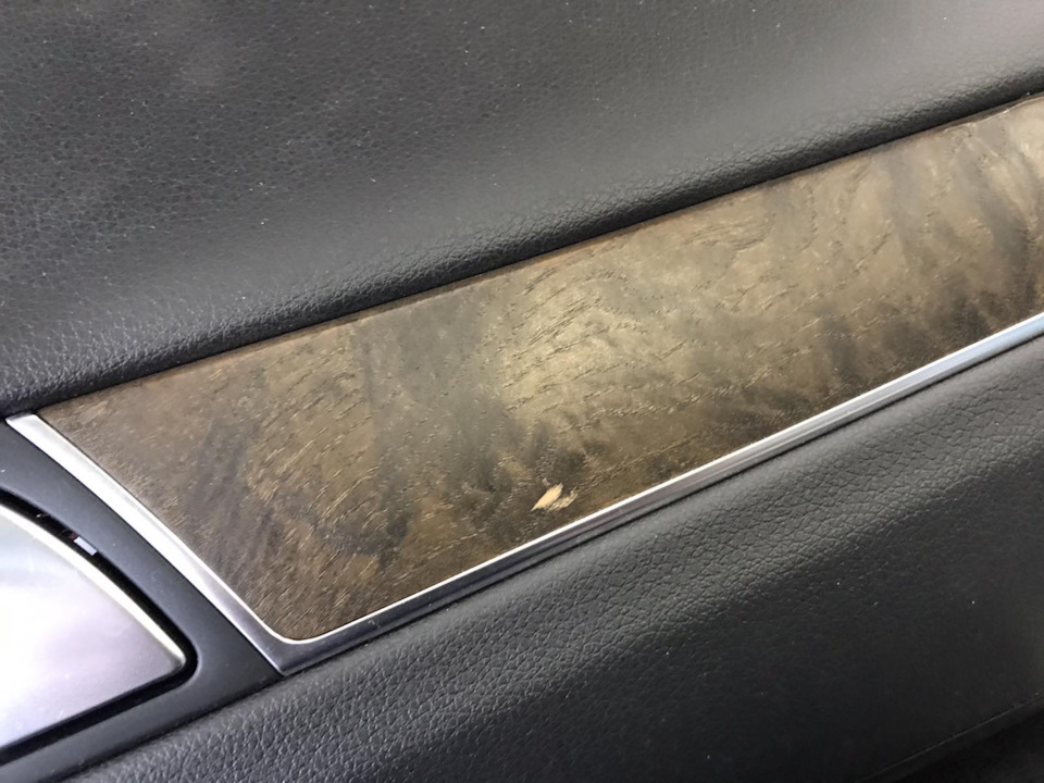 Установка оригинальных солнцезащитных шторок в задних дверях Audi Q5 ...