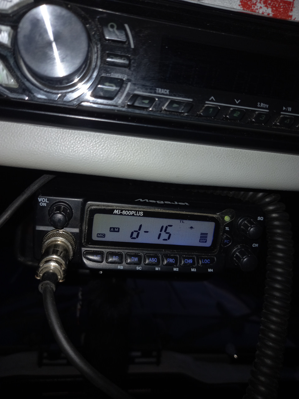 Установка радиостанции MegaJet MJ-600 PLUS + антенна Optim CB-27. — УАЗ 31514, 2,5 л, 1998 года ...