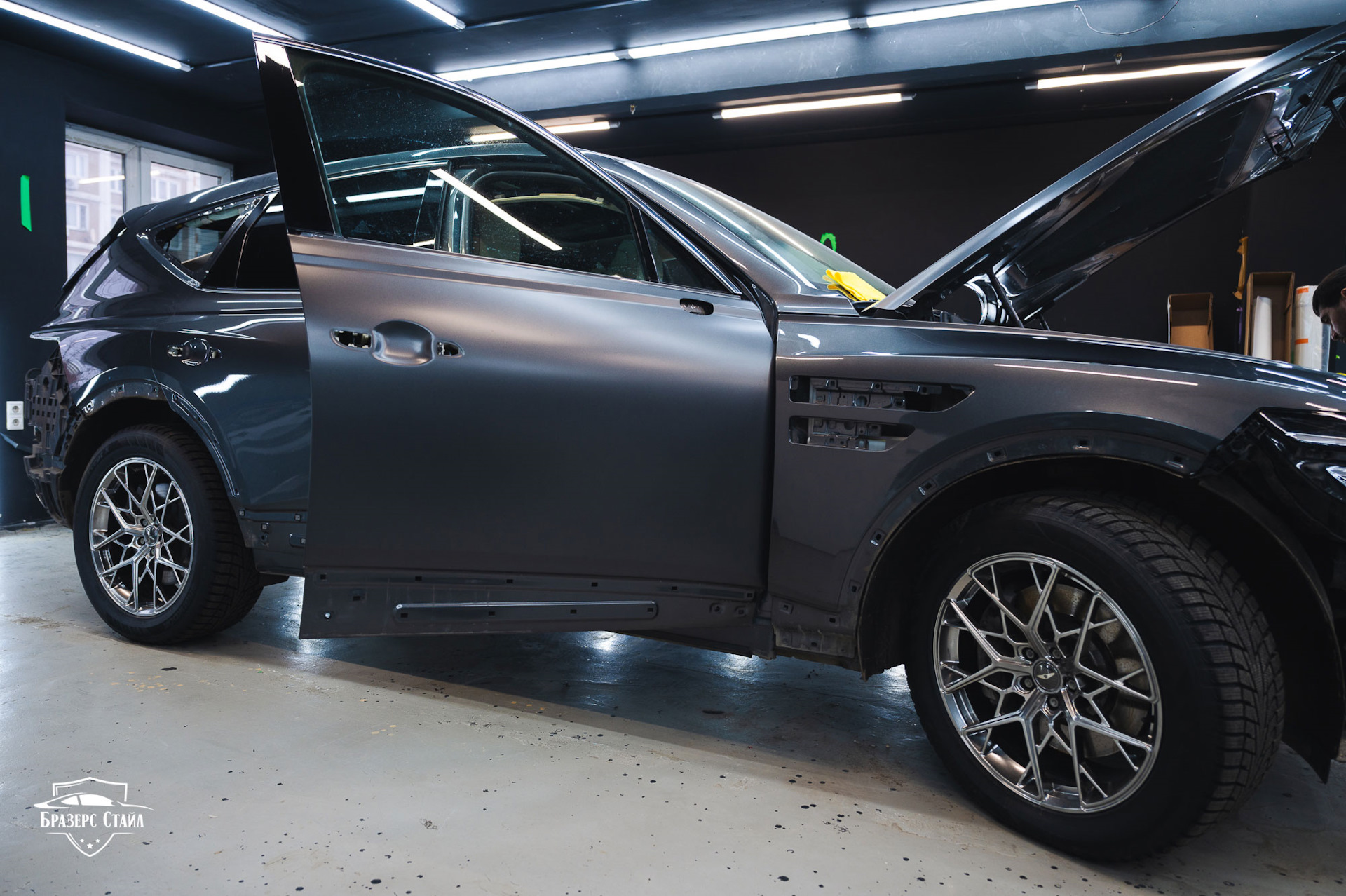 Оклейка Genesis GV80 матовой полиуретановой плёнкой Legend Matte ...