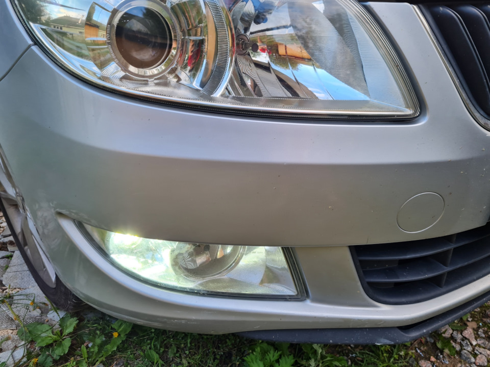 Подлокотник и лед мне в дхо) — Skoda Fabia Mk2, 1,2 л, 2012 года ...