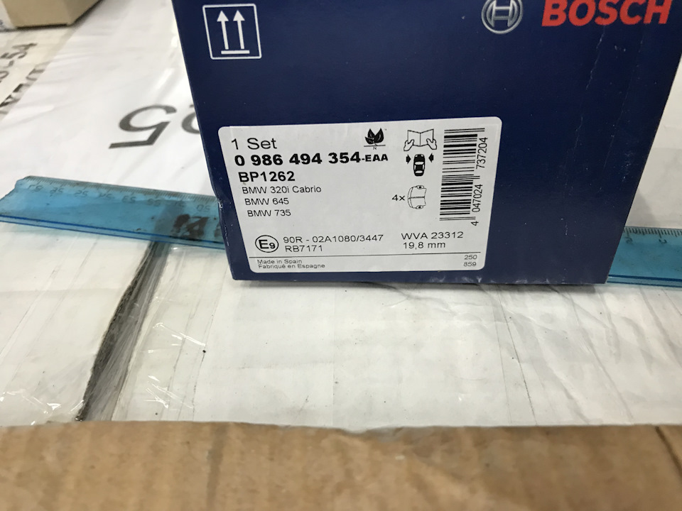 Замена передних тормозных колодок — BMW X1 (E84), 2 л, 2012 года ...