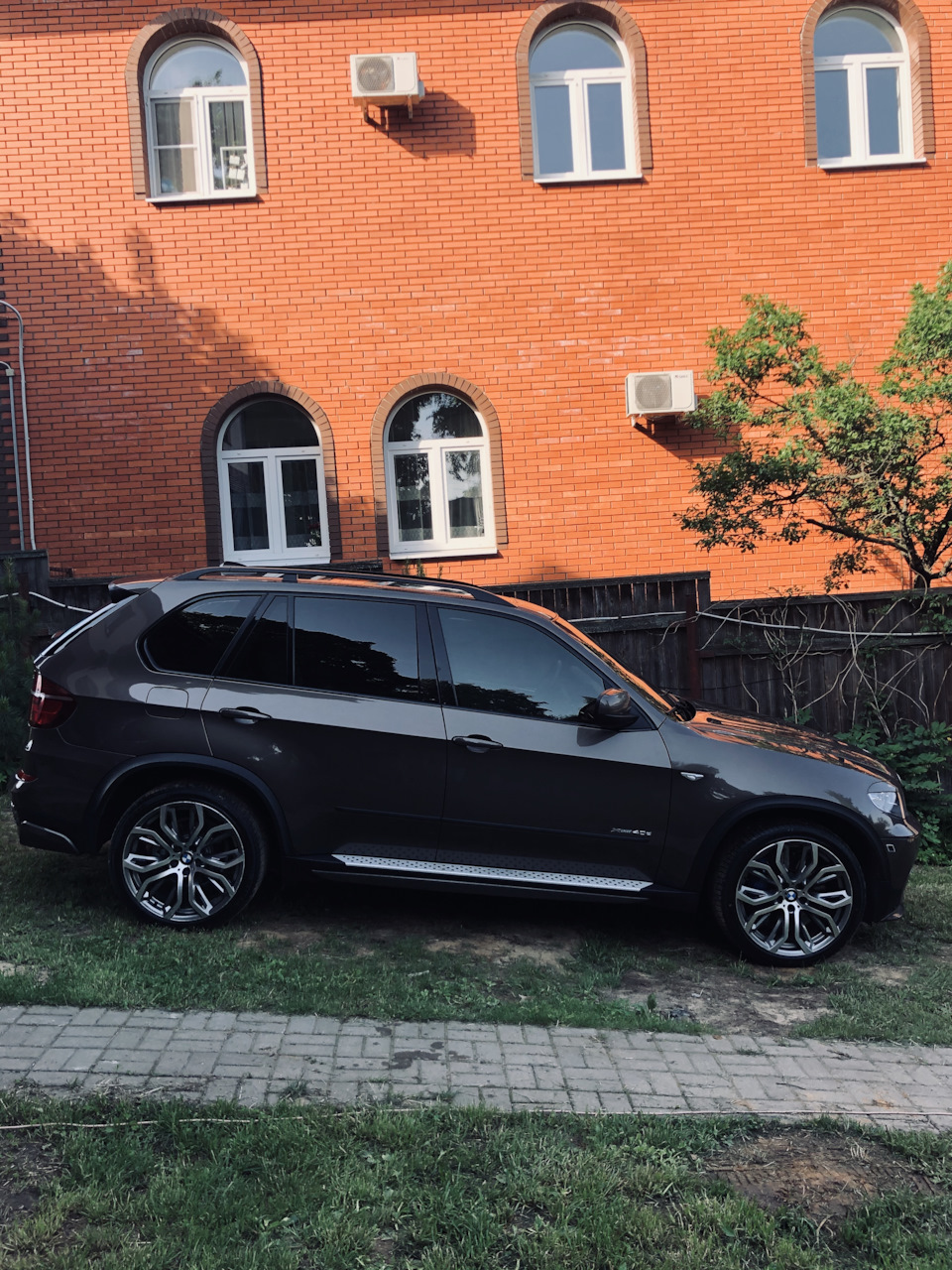 ///M тормоза и 375 стиль М-Perfomance — BMW X5 (E70), 3 л, 2010 года | тюнинг | DRIVE2