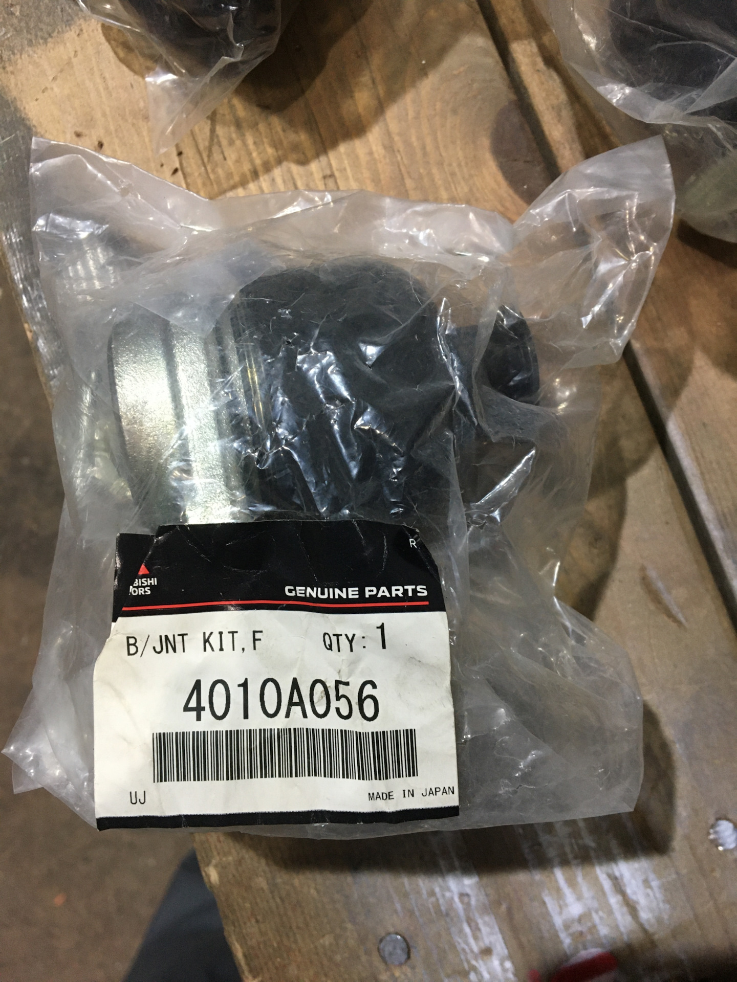 Ну и так, всего по чуть-чуть. Плановое ТО и плюшки в машину ...