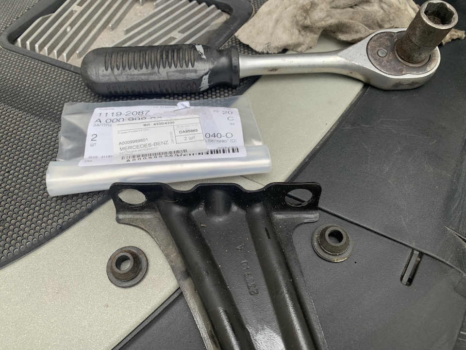 A0009989601 ЗАГЛУШКА МОТОРНОГО ОТСЕКА (TUELLE) Mercedes | Запчасти на ...