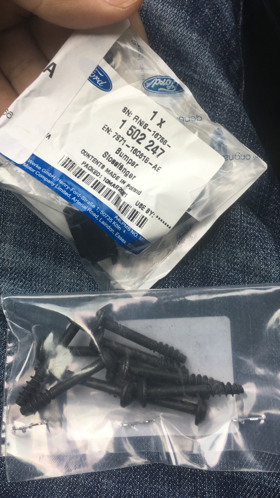 1502247 Отбойник капота / Mondeo-IV, Kuga 07~ Ford | Запчасти на DRIVE2