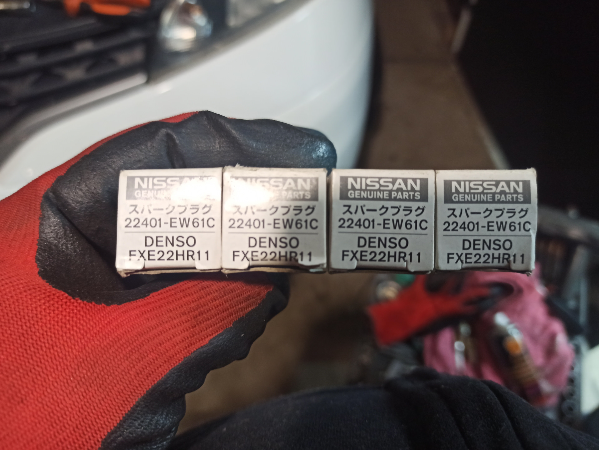 Замена свечей чистка дроселя — Nissan NV200, 1,6 л, 2014 года ...