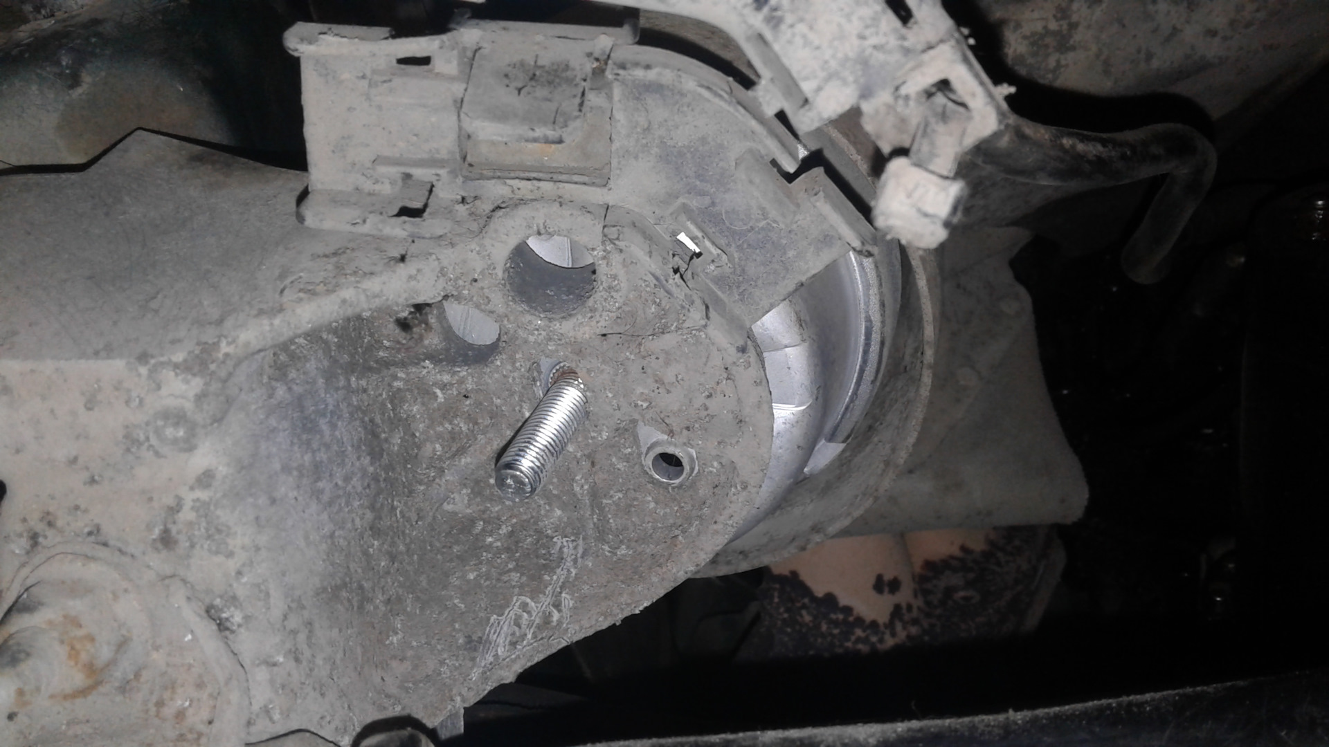 18) ПОДУШКА ДВИГАТЕЛЯ правая (пассат б5) — Volkswagen Passat B5, 1,8 л ...
