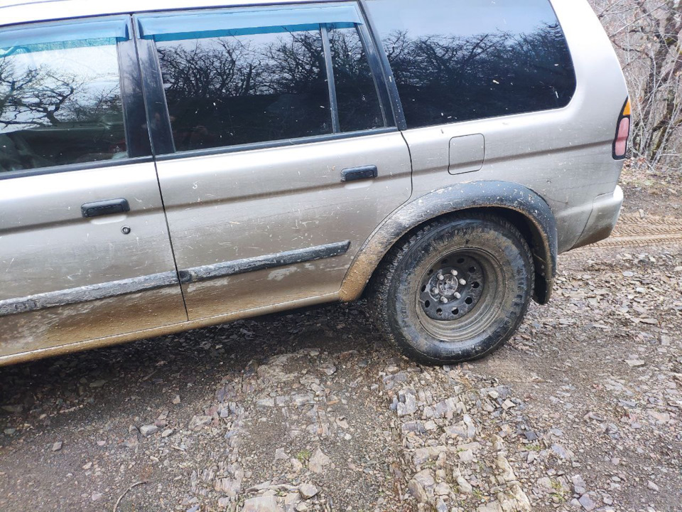 (3) Задние амортизаторы — Mitsubishi Montero Sport (1G), 3 л, 2002 года ...