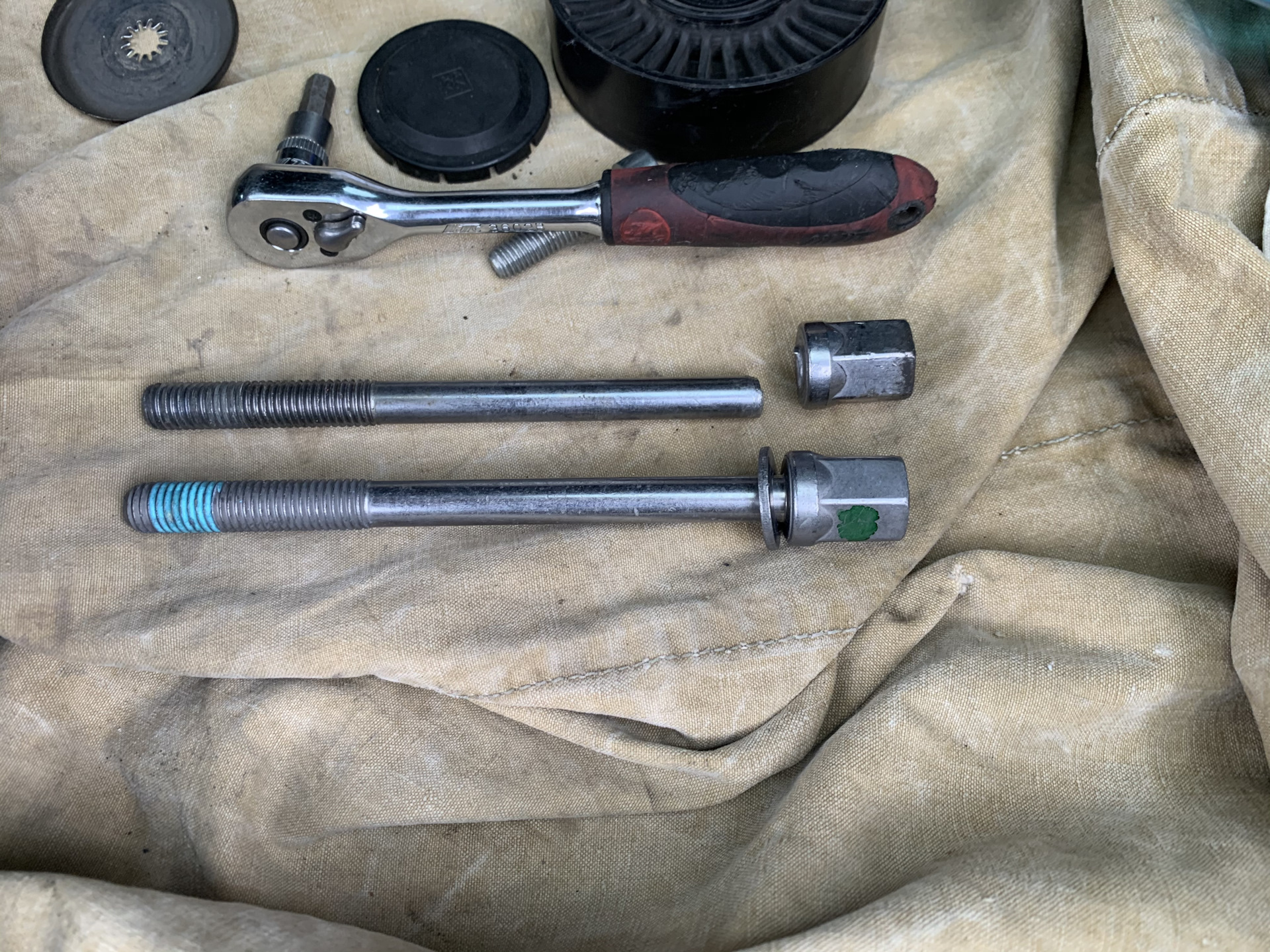 62. Облом болта крепления обводного ролика и генератора — BMW X5 (E70 ...