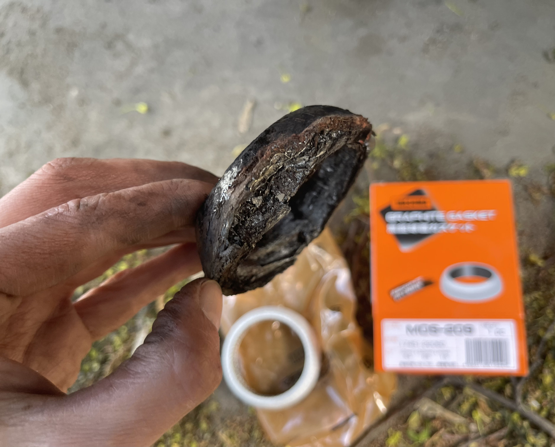 Замена задней прокладки глушителя ) — Mitsubishi Outlander XL, 2 л ...