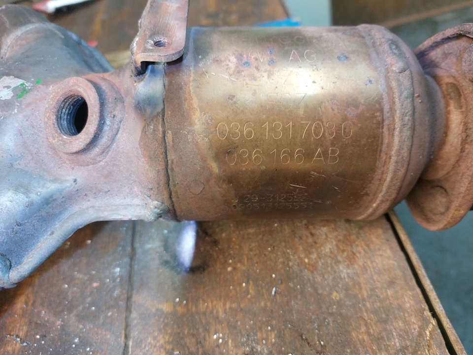 Старый новый выпускной коллектор — Skoda Fabia Mk2, 1,6 л, 2011 года ...