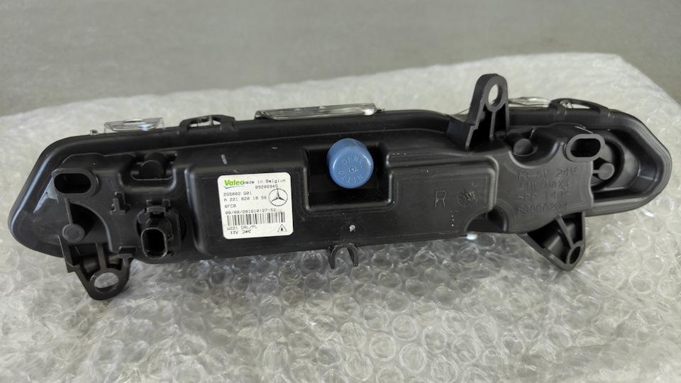 Дневной ходовой огонь правый Mercedes Benz w221 на Mercedes-Benz C ...