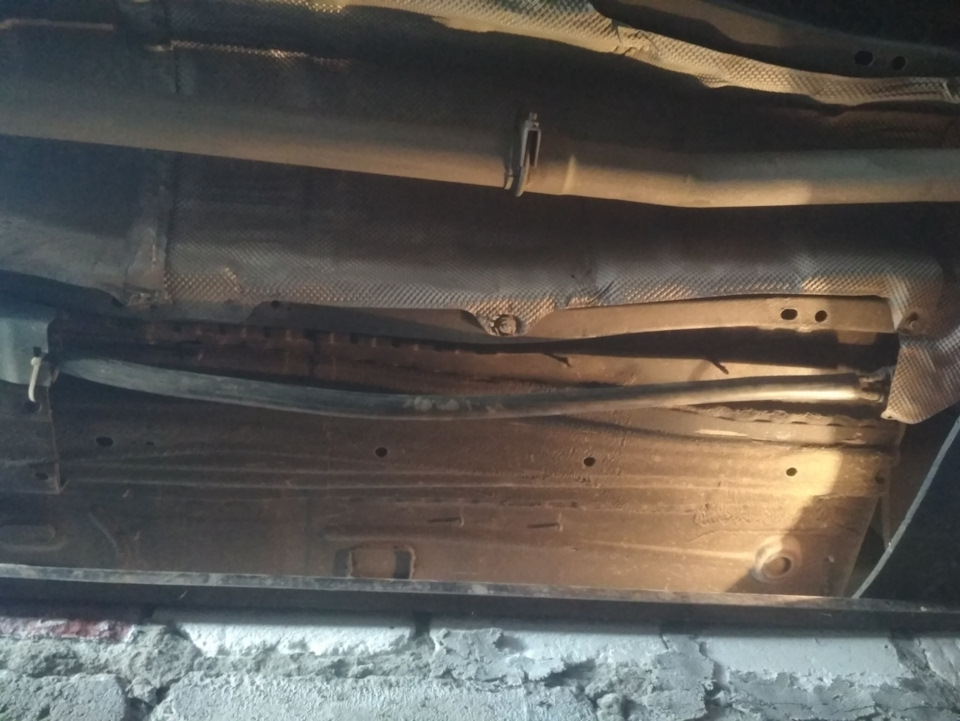 Защита топливных трубок 1547512 (колхоз) — Ford S-Max (1G), 1,8 л, 2008 ...