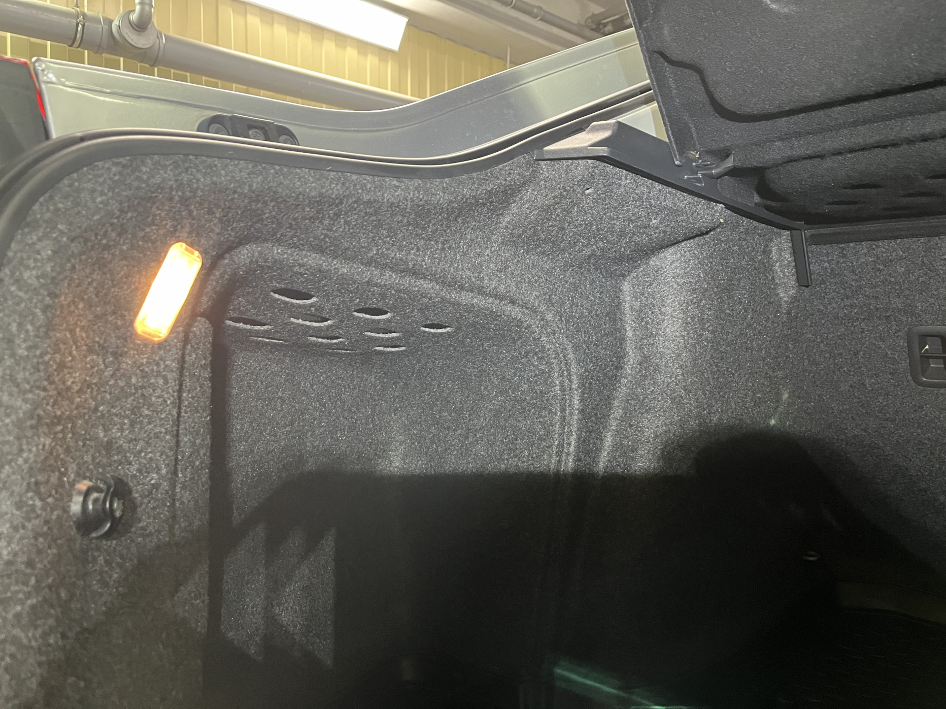 Крючки багажника. — Skoda Octavia A5 Mk2, 1,6 л, 2011 года | своими ...