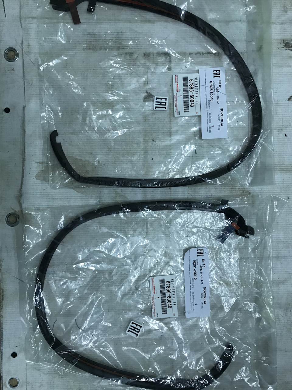 Уплотнитель между дверьми (колхоз) — Toyota RAV4 (IV), 2,5 л, 2018 года ...