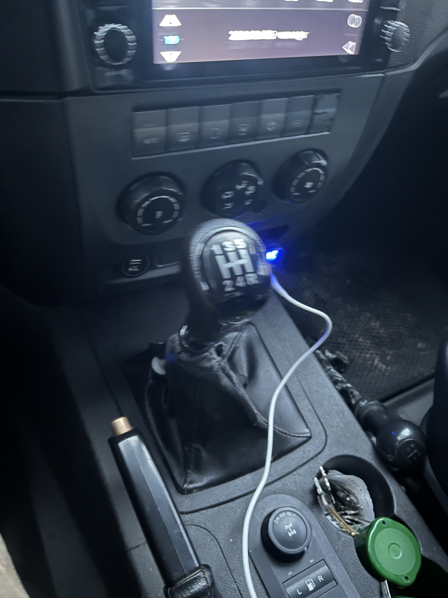 Бесшумный рычаг кпп и ручка от Vesta — УАЗ Pickup, 2,7 л, 2014 года ...