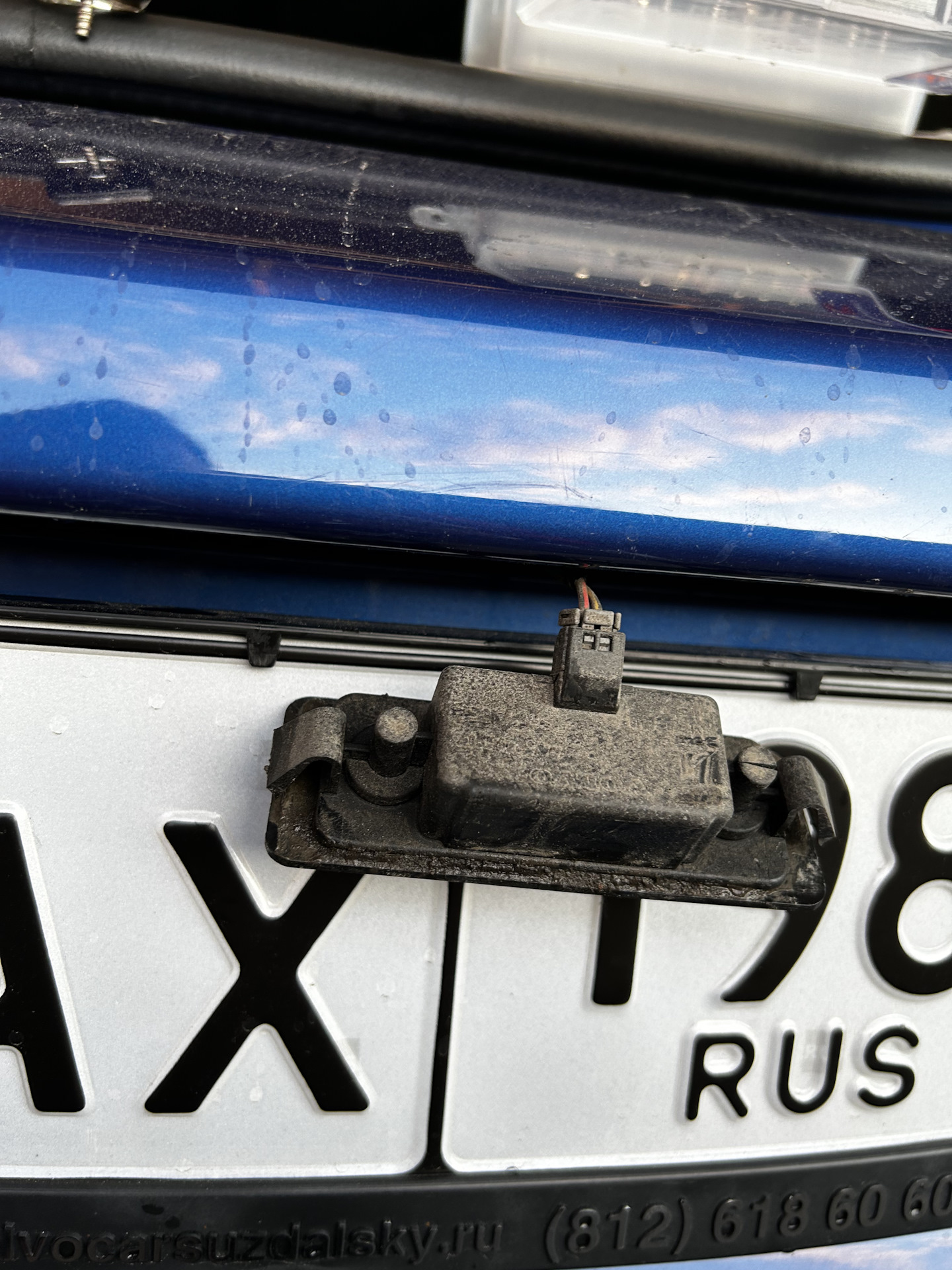 #26_Замена плафонов подсветки номера — Volvo C30, 2,4 л, 2008 года ...