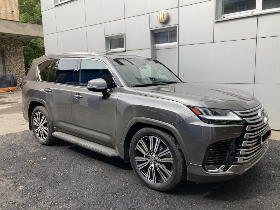 Lexus LX600. Из салона на установку передних тормозов JBT. — JBT Brake ...
