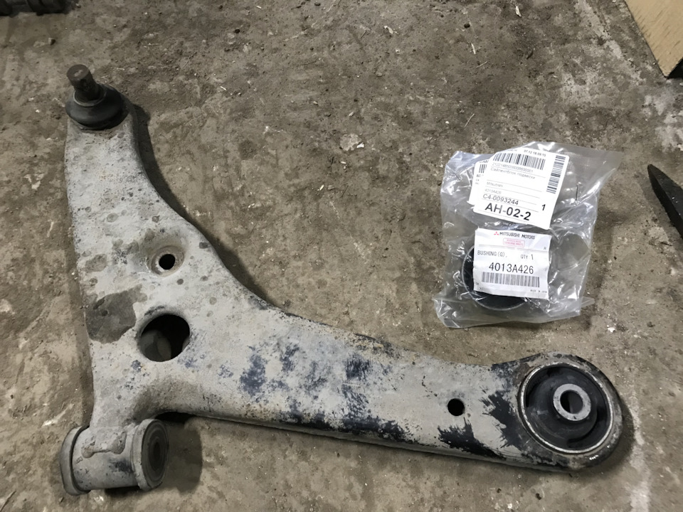 Сайлентблок задний рычага — Mitsubishi Airtrek, 2 л, 2002 года | своими ...