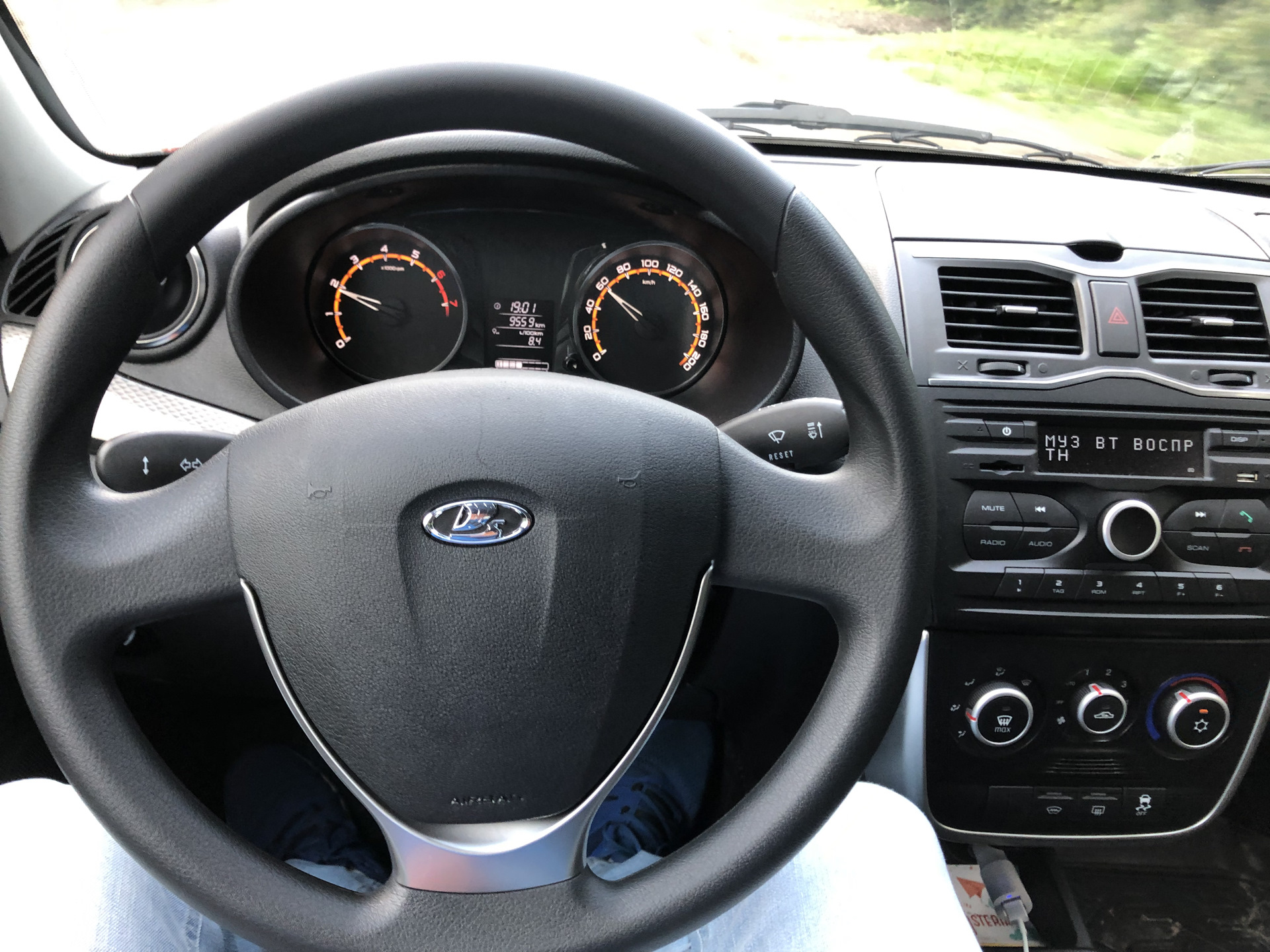 Снял руль от весты — Lada Гранта (2-е поколение), 1,6 л, 2019 года ...