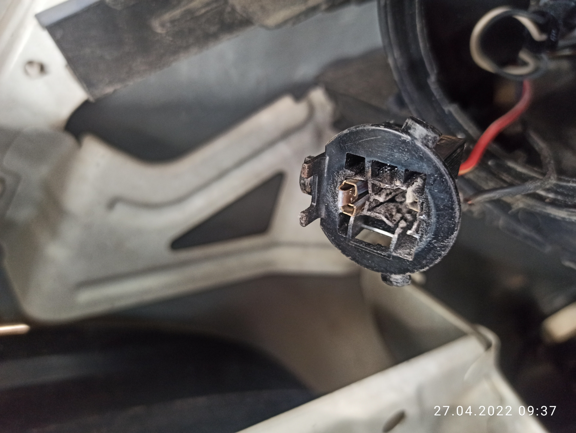 Патрон лампы ближнего света — Mitsubishi Outlander (3G), 2,4 л, 2012 ...