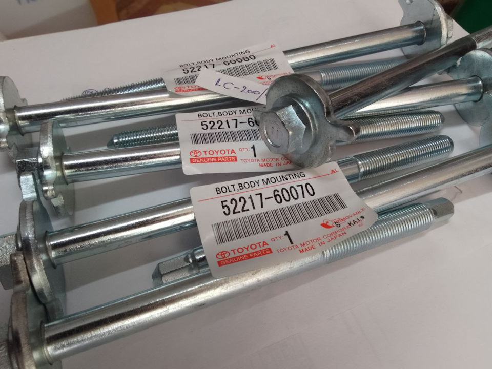 Подушки кузова Lexus LX-570 болтами и втулками — Автозеркало 25 на DRIVE2