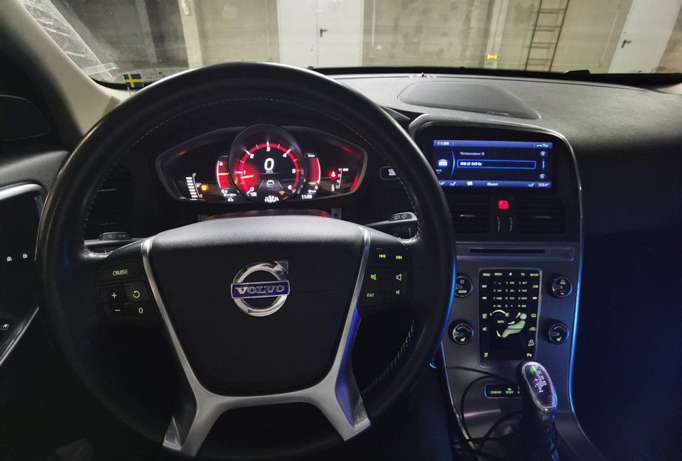 Полный пересвет салона, белая подсветка — Volvo XC60 (1G), 2,4 л, 2013 ...