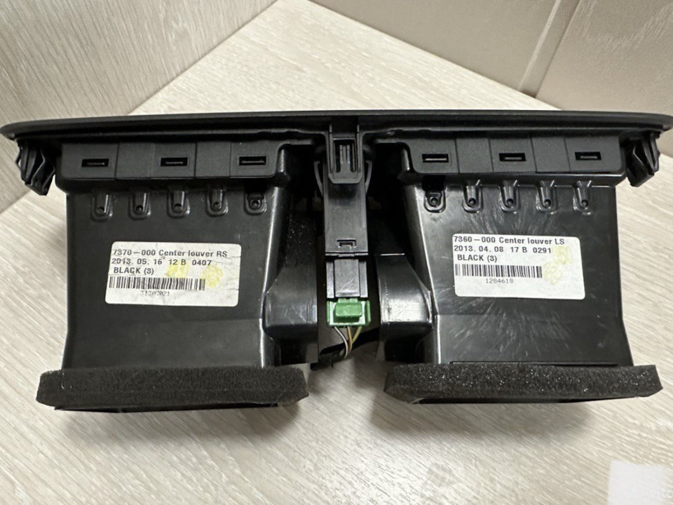 Центральный дефлектор воздуховода Volvo V40 на Volvo V40 (2G), Volvo ...