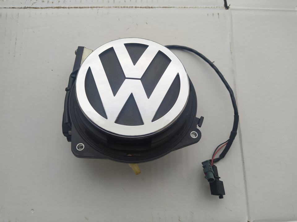 Оригинальная камера заднего вида в эмблеме. на Volkswagen Golf Mk6 ...