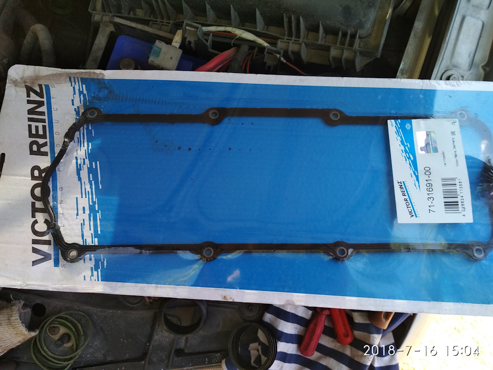 Замена прокладки клапанной крышки. — Volkswagen Bora (1G), 1,6 л, 2001 ...