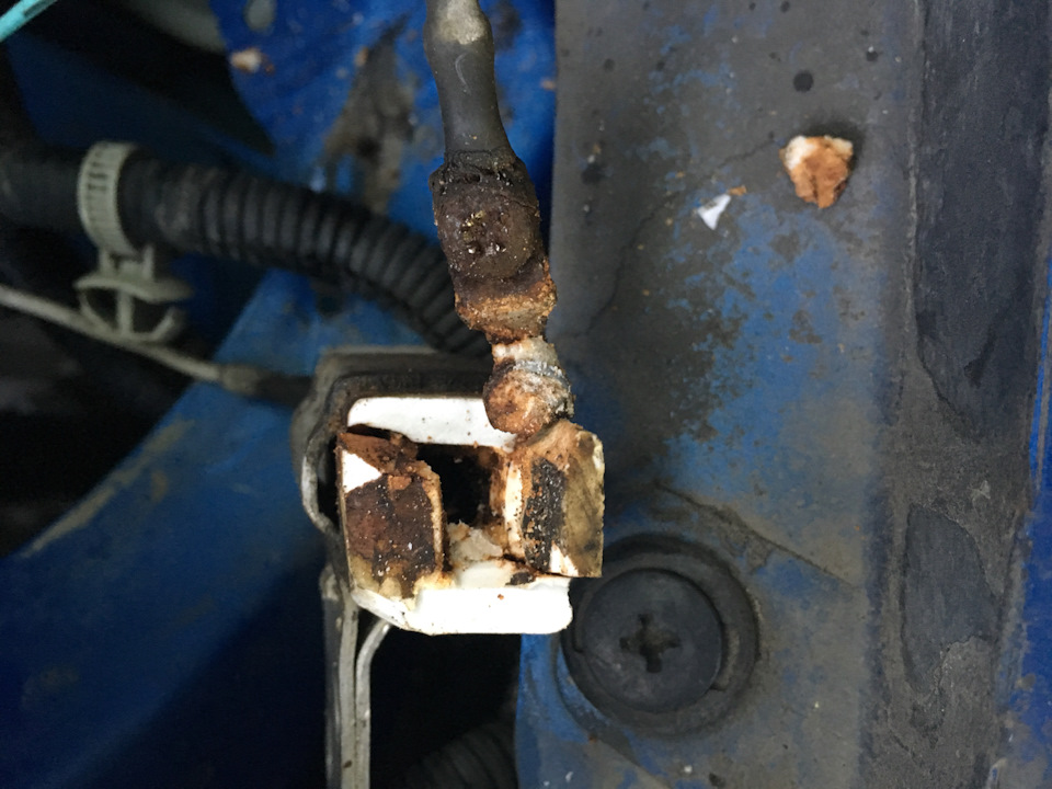 Замена резистора электровентилятора. — Chevrolet Aveo Sedan (1G), 1,4 л ...