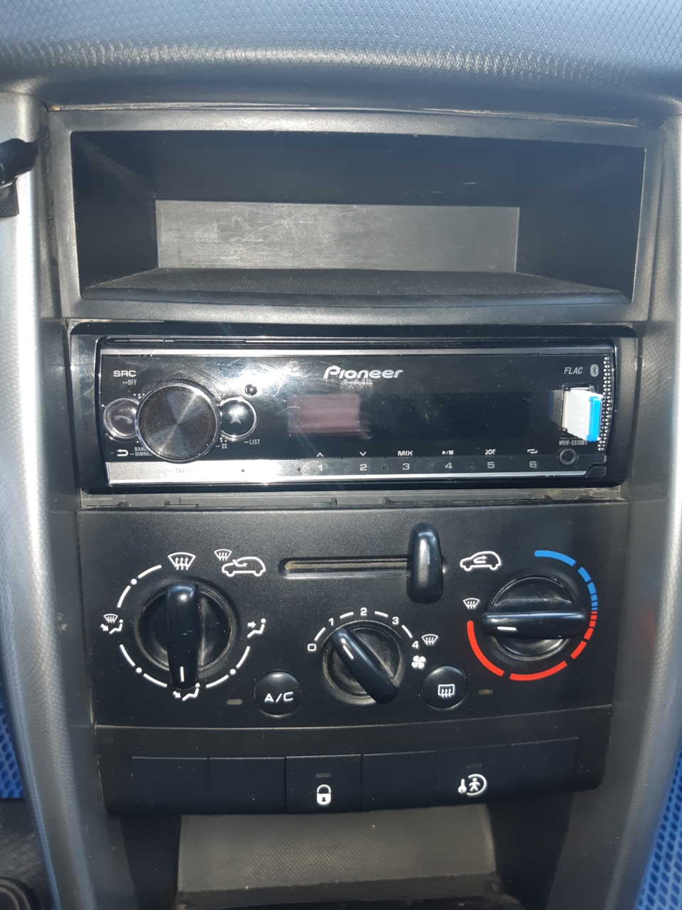 Внештатная магнитола Пионер 510 в Peugeot 207 — DRIVE2