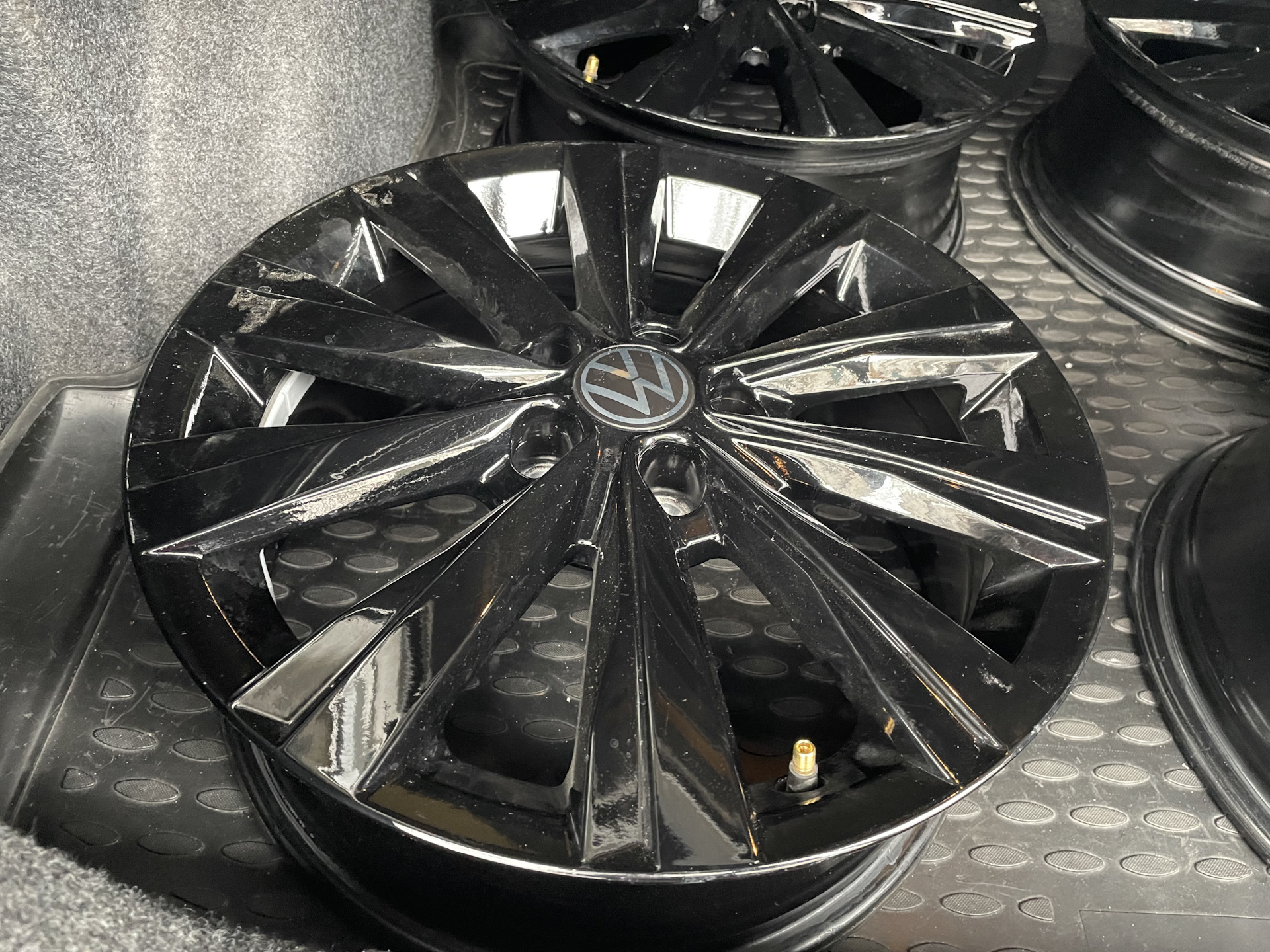 Купил диски от нового поло — Volkswagen Polo Sedan, 1,6 л, 2016 года ...