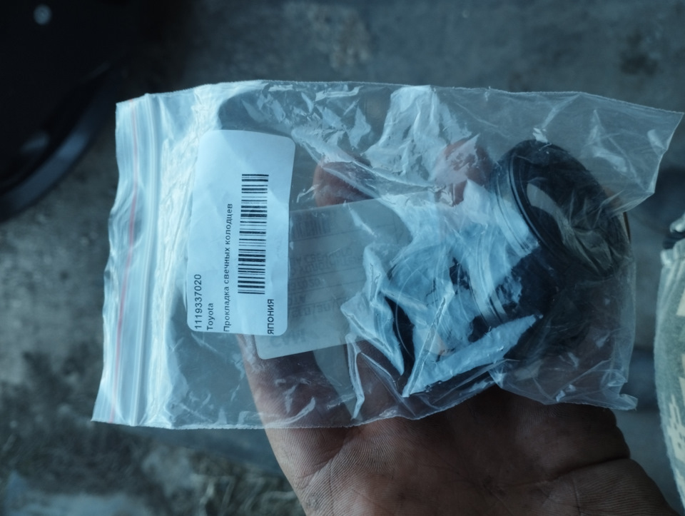 Замена прокладки клапаной крышки, колец свечей, и самих свечей — Toyota ...