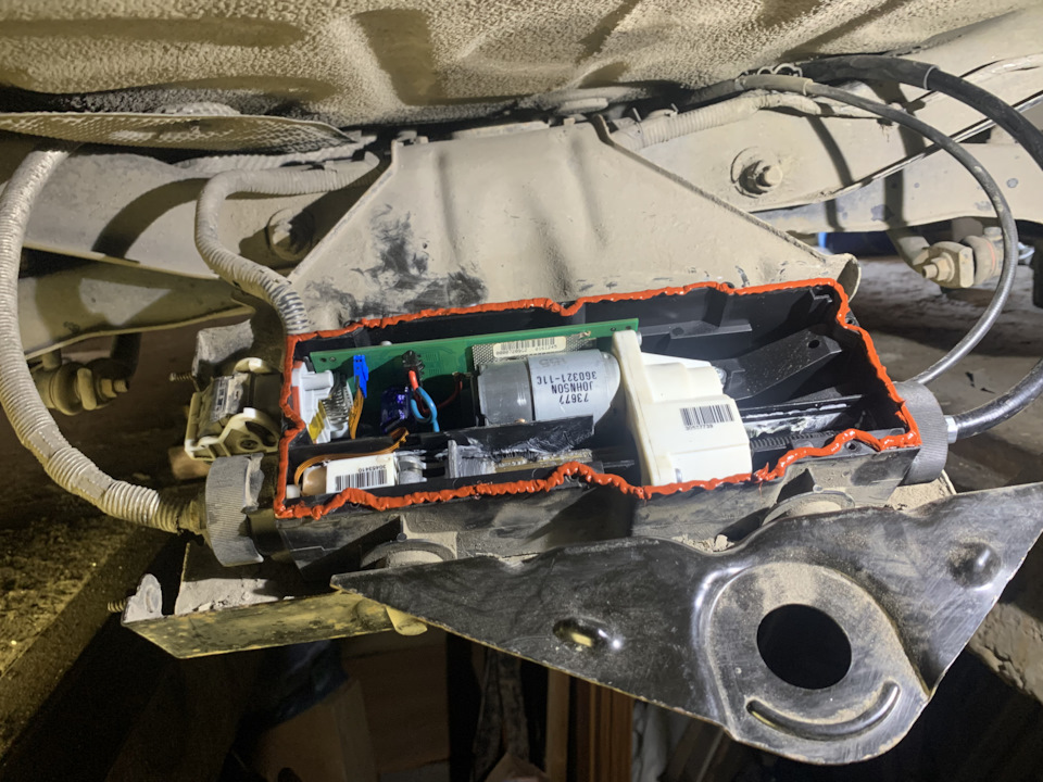 Электронный ручник — Ford C-Max I, 2 л, 2006 года | своими руками | DRIVE2