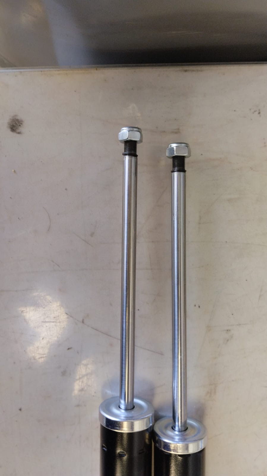 Амортизаторы A2123234900, A2123204230. — Mercedes-Benz E-Class (W212 ...