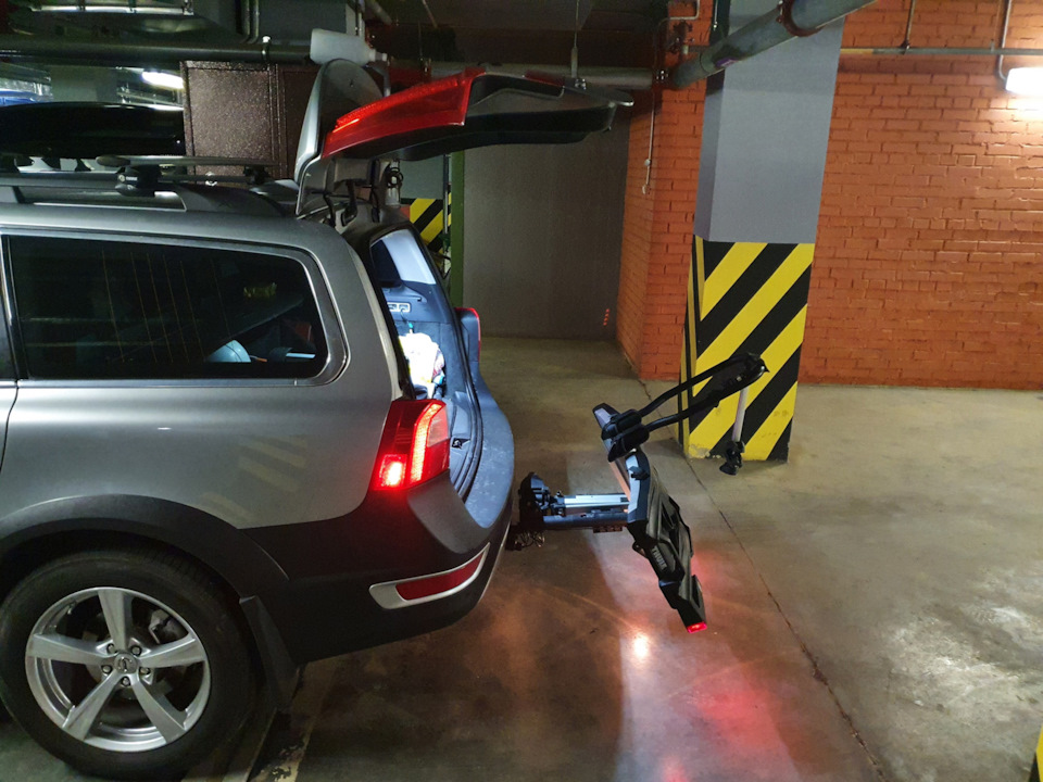 Установка оригинального фаркопа и велобагажник Thule — Volvo XC70 III ...