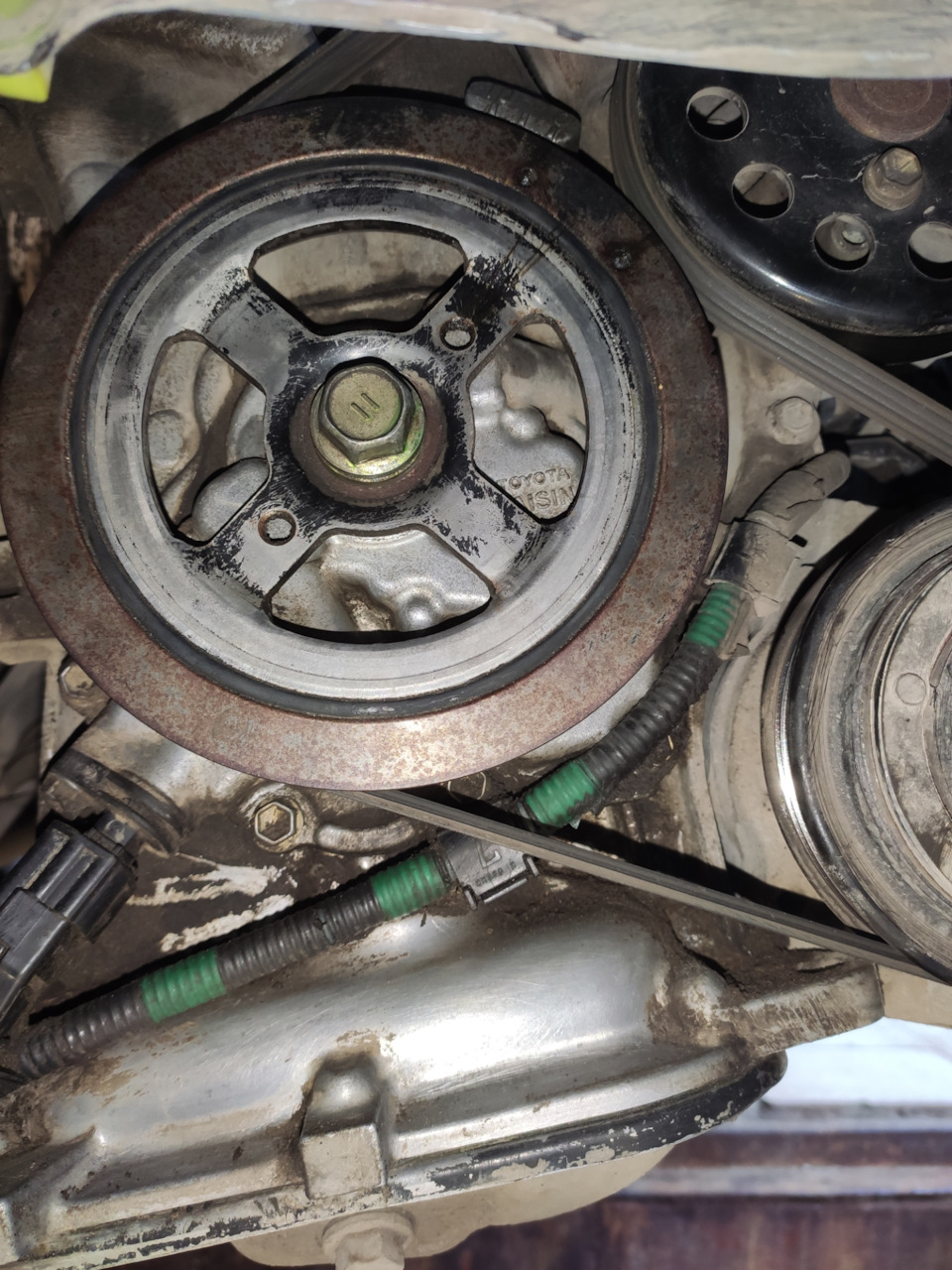 Передний сальник коленвала 1NZ — Toyota Corolla (120), 1,5 л, 2002 года ...