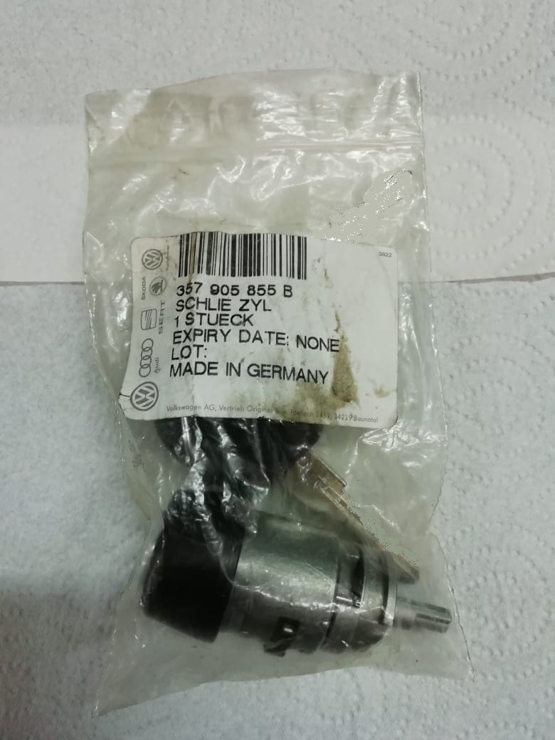 357905855B Личинка замка зажигания с ключом / VW Passat 88 ...