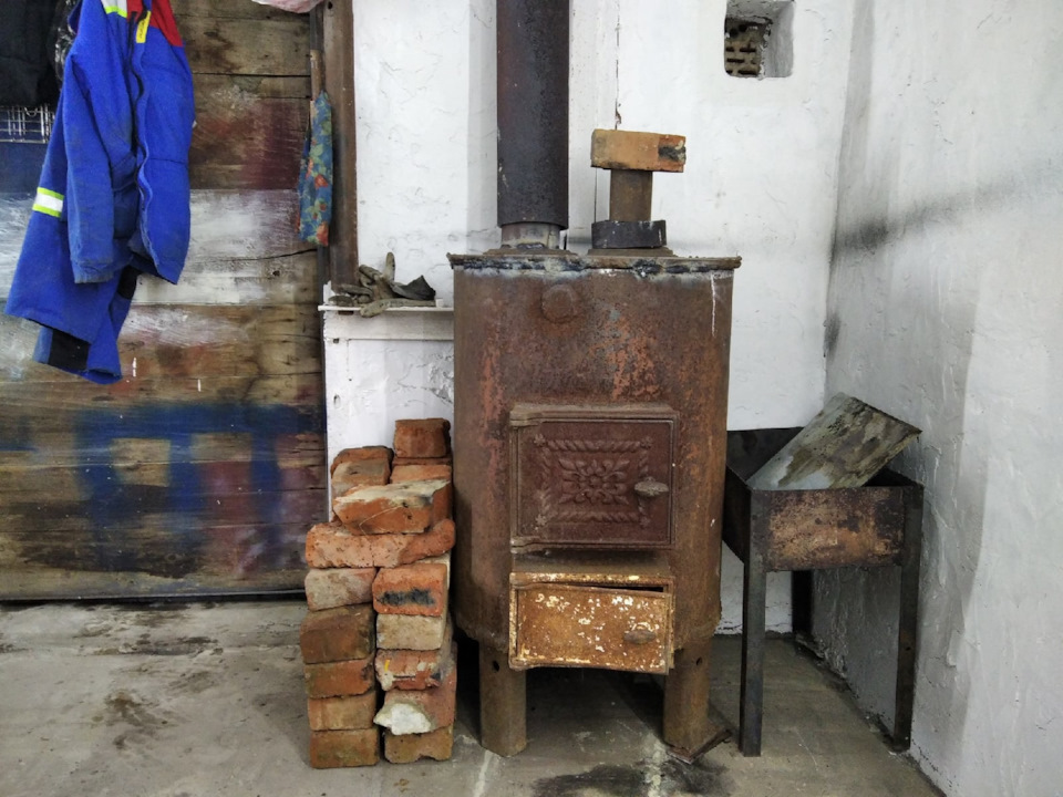 Уголки, направляющие задних дверей. Тонировка. — Volkswagen Golf Mk4, 1 ...