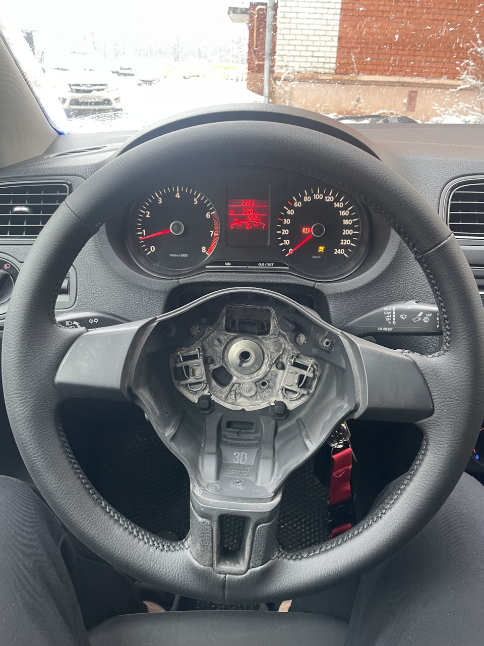 Обновление интерьера Ч.1 — Volkswagen Polo Sedan, 1,6 л, 2011 года ...