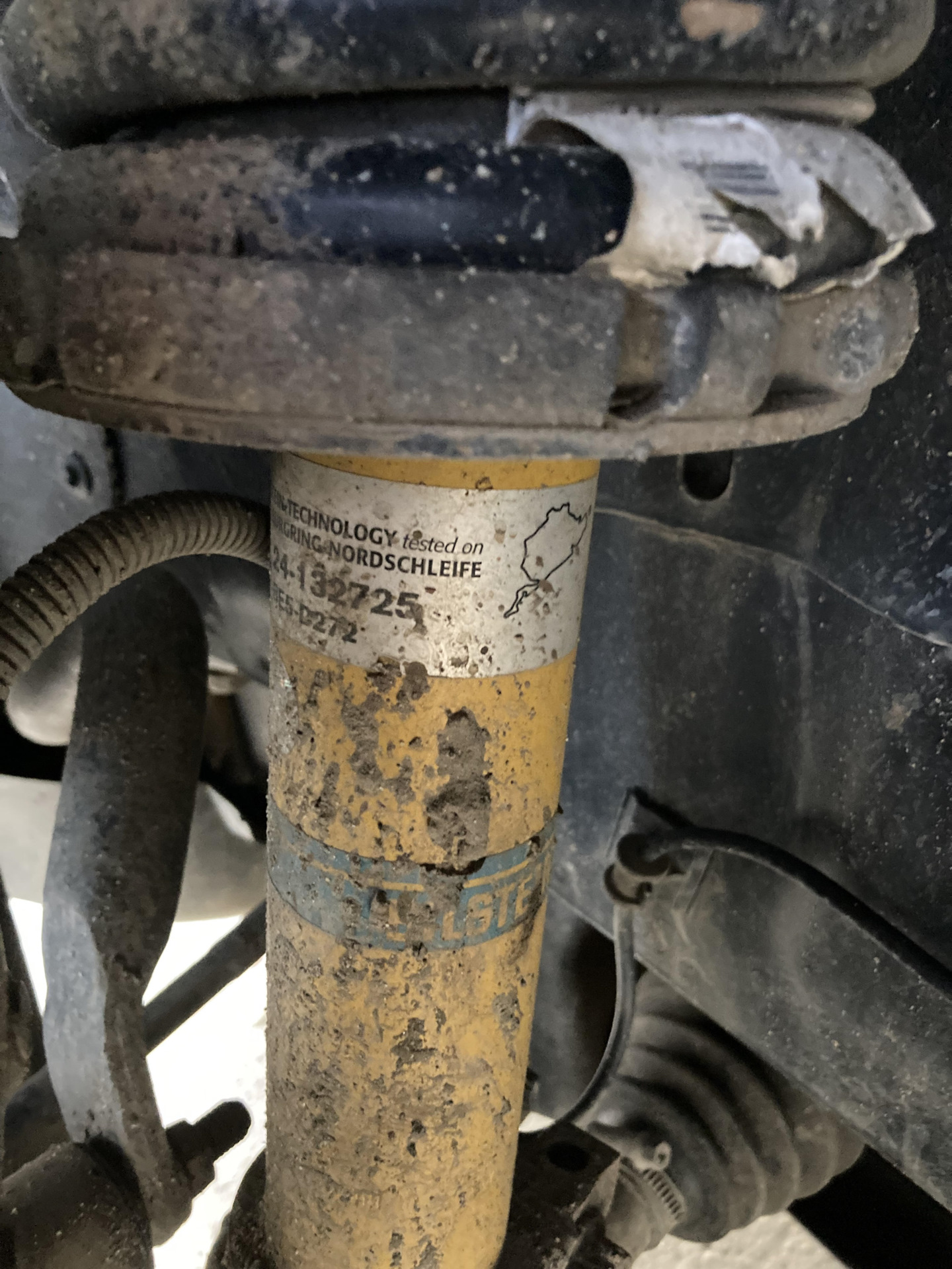 Замена задних амортизаторов на BILSTEIN B8 5100 — Jeep Grand Cherokee ...