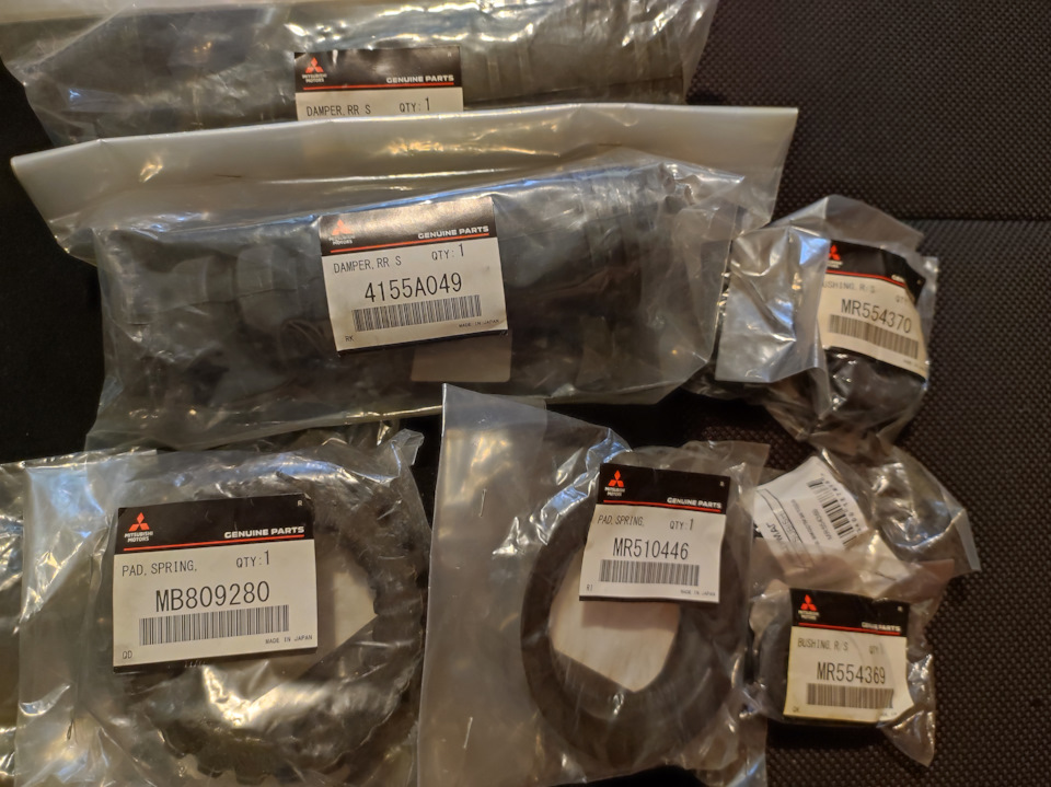 4155A049 Пыльник заднего амортизатора MMC AIRTREK 01-05/ASX 10-/LANCER ...