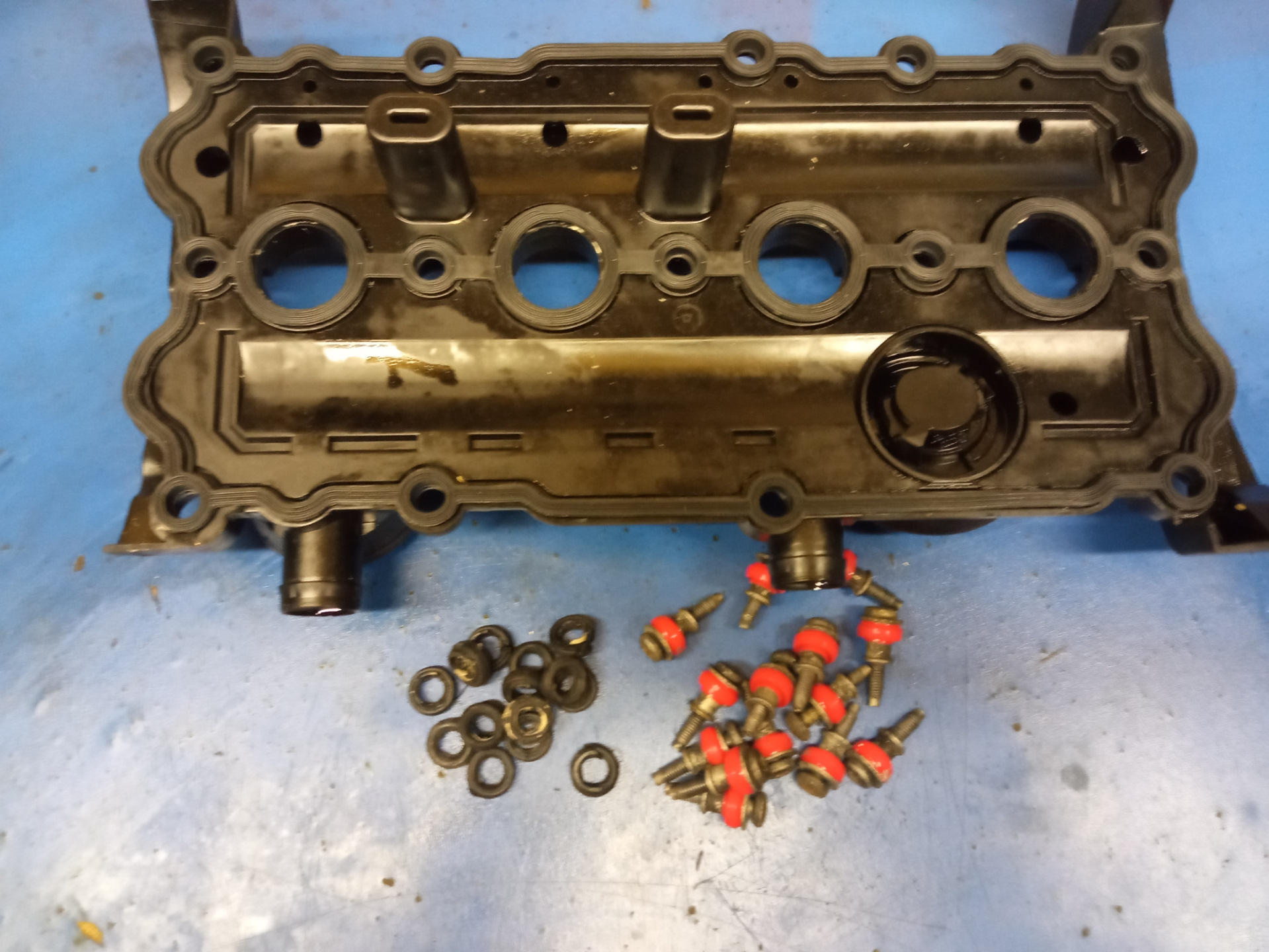 Прокладка клапанной крышки — Volkswagen Passat B6, 2 л, 2007 года ...