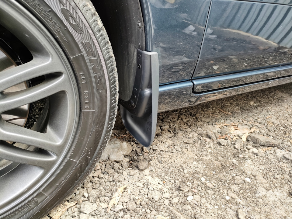 Замена передних брызговиков — Volvo S60 (1G), 2,4 л, 2007 года ...