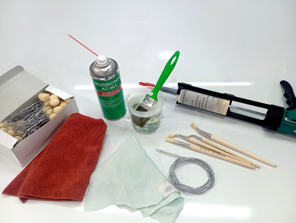 Очистка и смазка направляющих панорамного подъемно-сдвижного люка ...